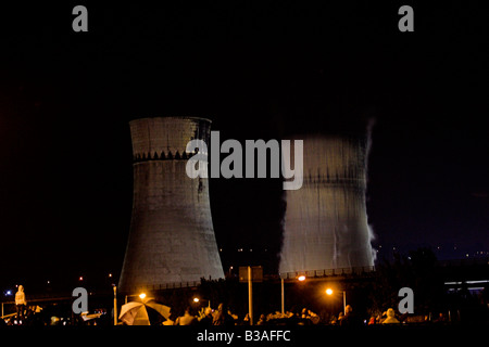 The demolition of Tinsley cooling towers adjacent to the M1 motorway in ...