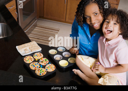 Mother and daughter cooking cupcakes Stock Photo - Alamy