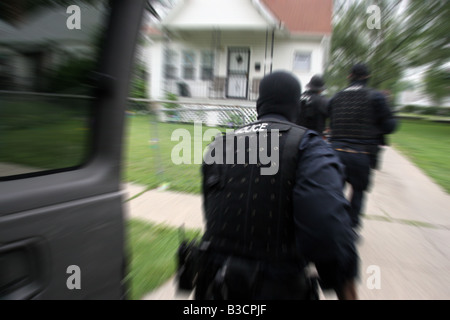 Detroit Police Narcotic officers 'Narcs' raiding a house, Detroit ...