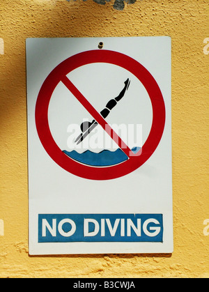 SWIMMING POOL DEPTH AND NO DIVING SIGN Stock Photo - Alamy