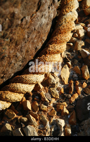 worn mooring rope in port Stock Photo - Alamy