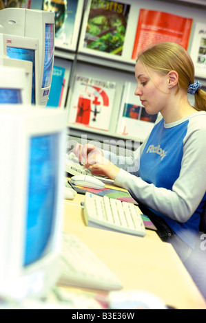 STUDENT STUDYING LIBRARY NORWICH UNIVERSITY COLLEGE OF THE ARTS Stock ...