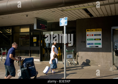 Manchester Airport Terminal 3 entrance arrivals Stock Photo - Alamy