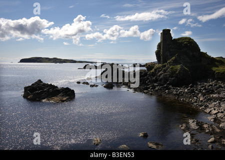 Dunyvaig Castle, Lagavulin bay, Islay Stock Photo: 67930442 - Alamy