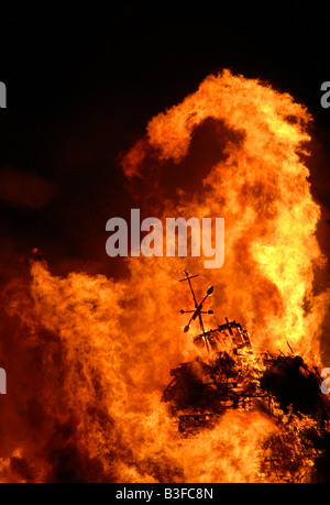A Huge fire and cross burns at the Cliffe bonfire society firework ...