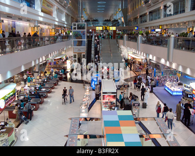 Passengers inside Dubai International Airport terminal 3 Stock Photo ...
