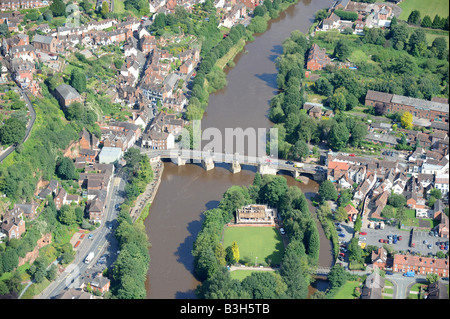 UK, England, Shropshire, Bridgnorth, bridge over River Severn and ...