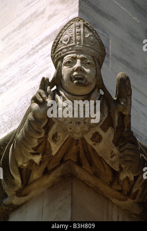 Statue detail, Magdalen College, High Street, Oxford Stock Photo - Alamy