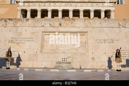 Traditional Evzon Guard at Tomb Of The Unknown Soldier, Athens, Greece ...