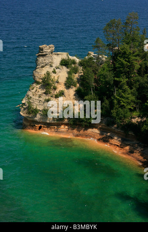 Miner's Castle overlook in Pictured Rocks National Lakeshore with ice ...