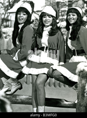 THE RONETTES - US vocal group in 1964. From left: Nedra Talley, Estelle ...
