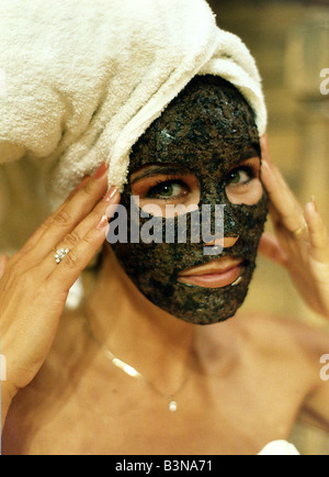 Linda Lusardi Model TV Presenter with co host Richard Brecker wearing ...