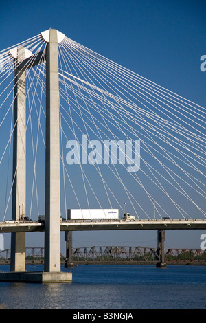 Cable Bridge in Tri-Cities Washington connects Pasco and Kennewick ...