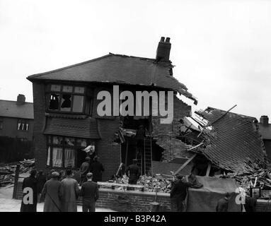 WW2 Air Raid Damage York Bomb damage at York Rescue workers at a bombed ...