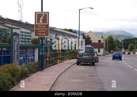 AVIEMORE HIGHLANDS SCOTLAND MAIN STREET WITH SHOPS AND FLOWERS IN ...