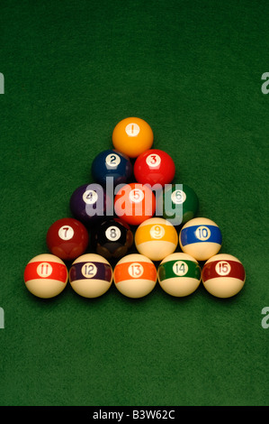 Number 1 pool ball. Green baize pool table copy space Stock Photo - Alamy