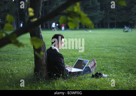 Manager im Park - Manager Working Outdoor Stock Photo - Alamy