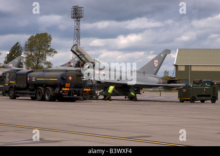 RAF Typhoon refueling Stock Photo - Alamy