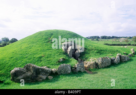 Bryn Celli Ddu prehistoric Bronze Age passage grave tomb on island of ...