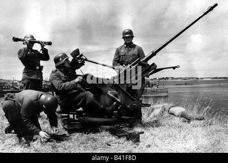 German Soldiers with a Light Infantry Gun 1939 Stock Photo - Alamy