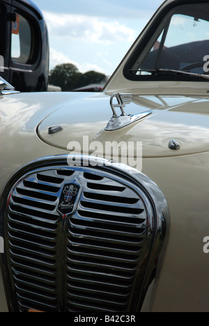 Front Grill of a white vintage Austin Healey sports car Stock Photo - Alamy