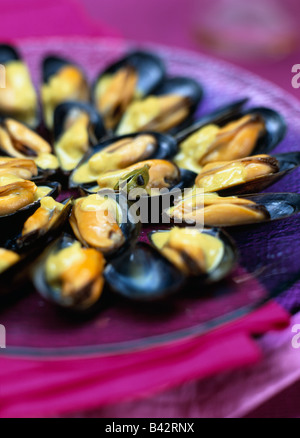 Cardamom Mouclade with garlic and curry Stock Photo - Alamy