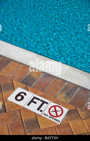Swimming pool sign 'Deep End' Stock Photo - Alamy