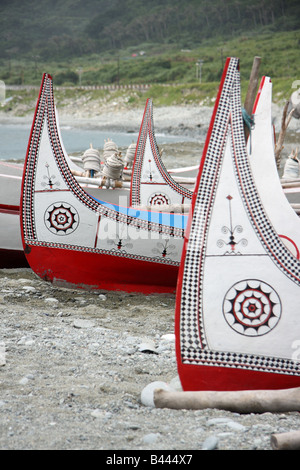 Yami boat on Lanyu Island (Orchid Island), Taiwan Stock Photo - Alamy