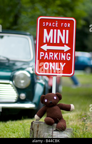Mini Cooper Parking Stock Photo - Alamy