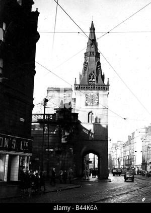 Trongate Glasgow with Tron Church Steeple Stock Photo - Alamy