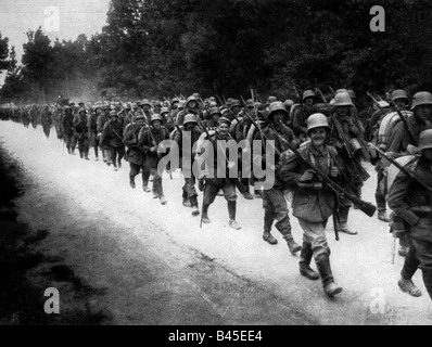 Battle of Verdun 1916 - German Soldiers with strange gas mask Stock ...