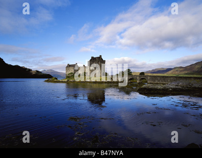 dh Eilean Donan Castle DORNIE ROSS CROMARTY Scotland Castle on side of ...