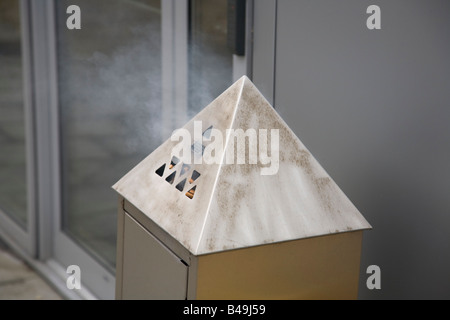 Cigarette smoking area fire in ashtray ash bin outside Stock Photo - Alamy