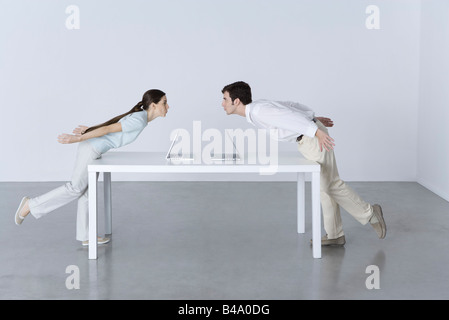 couple leaning over table kissing Stock Photo - Alamy