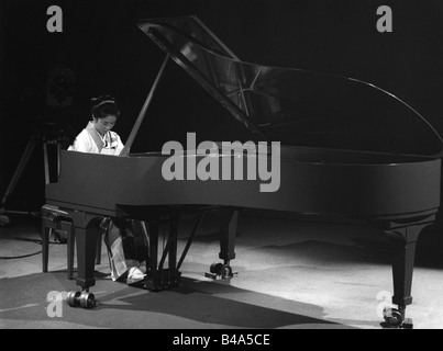 Kono, Yoko, Japanese musician (pianist), full length, playing piano ...