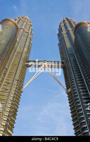 The Petronas Twin Towers are a pair of 88-storey supertall skyscrapers ...