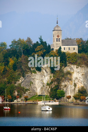 Pictorial church of Traunkirchen with Traunstein Mt Austria Stock Photo ...