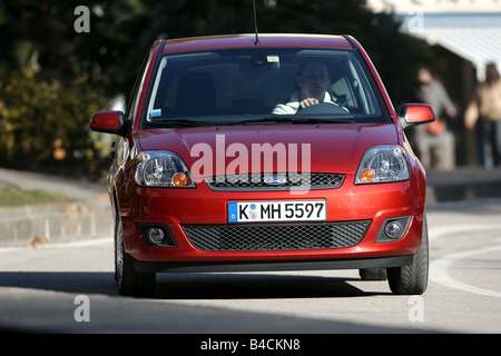 Ford Fiesta 1.4 16V, model year 2005-, rust-red, driving, diagonal from ...