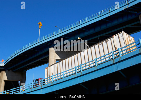 HIGHWAY, OVERPASS, TRAFFIC, LIGHTS, SIGNS, CURVE, UP, OVER, OVERHEAD ...