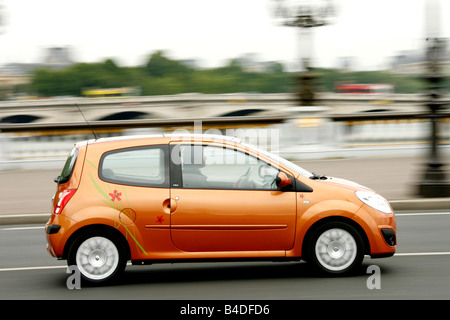 Renault Twingo, model year 2007-, orange , driving, diagonal from the ...