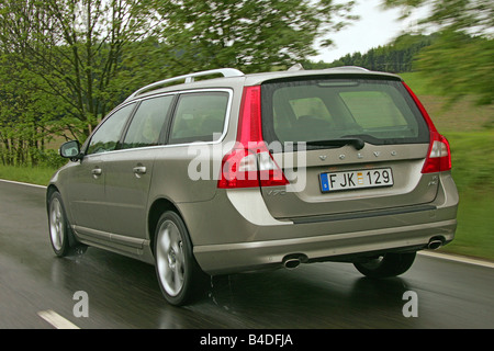 Volvo V70 T6 AWD, model year 2007-, driving, diagonal from the front ...