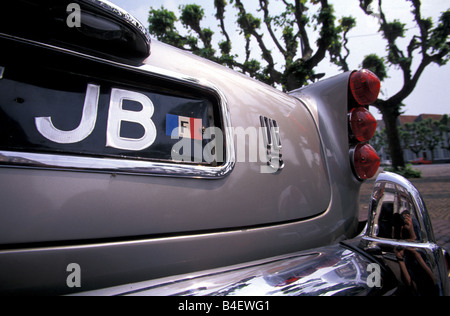 1965 Aston Martin DB5 rear light cluster Stock Photo - Alamy
