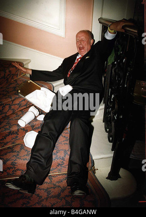 ACTOR RICHARD WILSON AS VICTOR MELDREW ON LOCATION IN PORTUGAL TO FILM ...