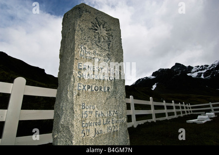 The gravesite of famous Antarctic explorer Ernest Shackleton at ...