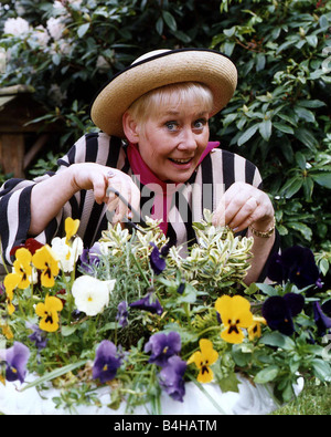 Liz Dawn actress who plays Vera Duckworth in Coronation Street in the ...