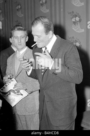 JOHN WAYNE SMOKING Stock Photo - Alamy