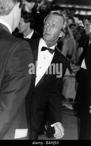 Paul Hogan actor June 1988 With actress Linda Kozlowski Stock Photo - Alamy