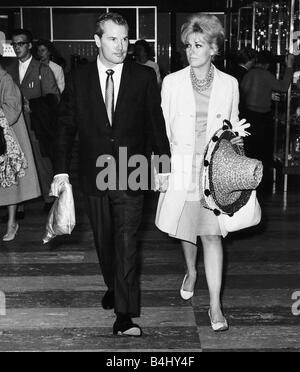 ACTRESS KIM NOVAK AT LONDON AIRPORT / ; 20 FEBRUARY 1963 Stock Photo ...
