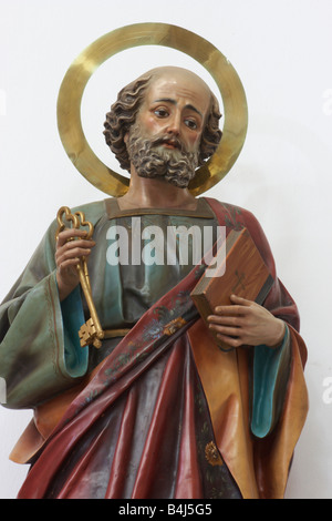Statue of Saint Peter holding a key. Vatican city Stock Photo - Alamy