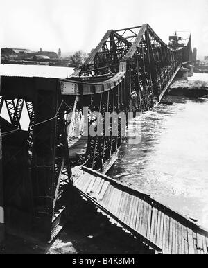 Rouen English Bridge (Seine)-This rail bridge was built by the English ...